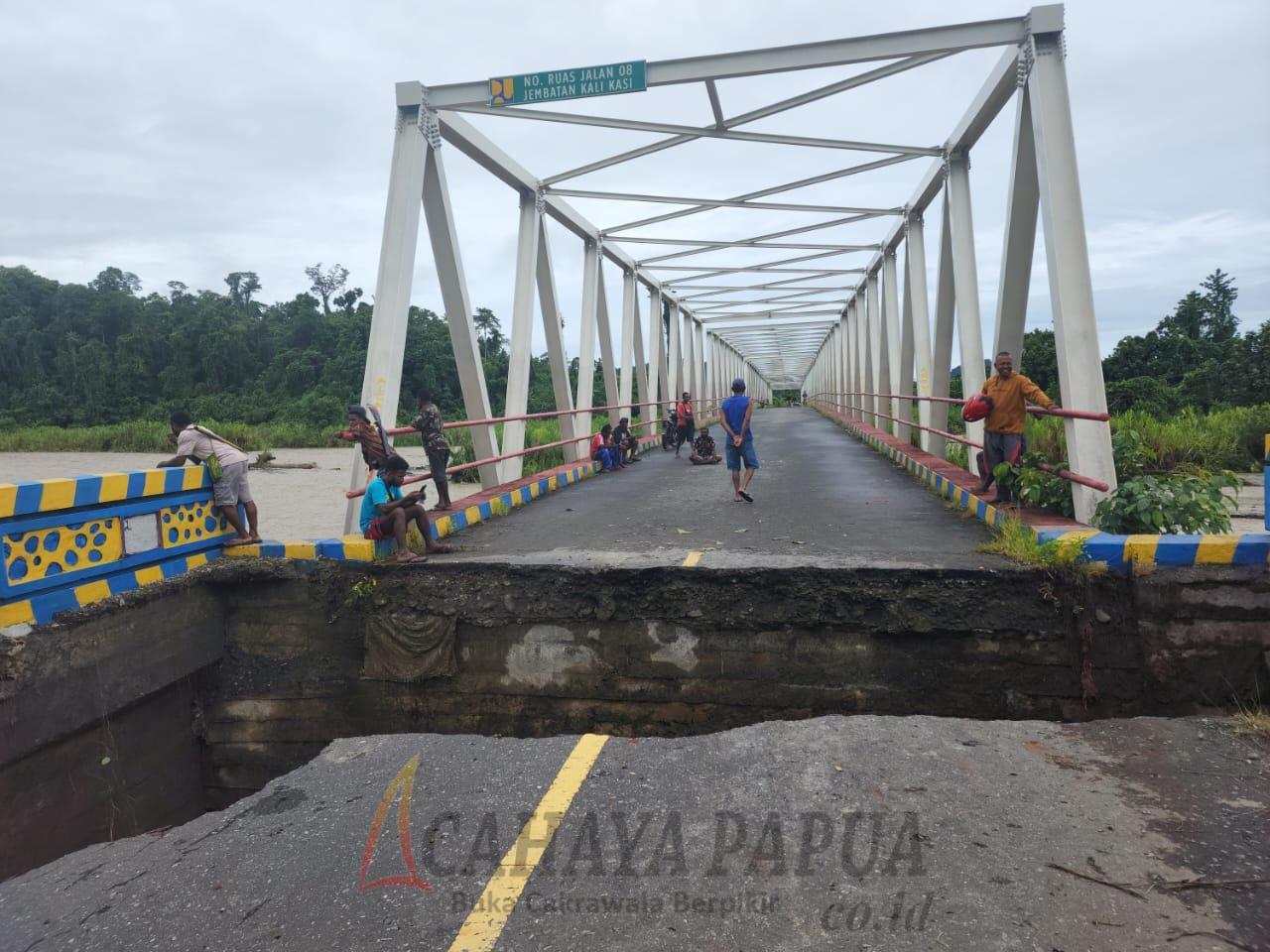 Jembatan Kali Kasih Putus Diterjang Arus, Hermus Janji Segera Lapor ke Pusat - Cahaya Papua News